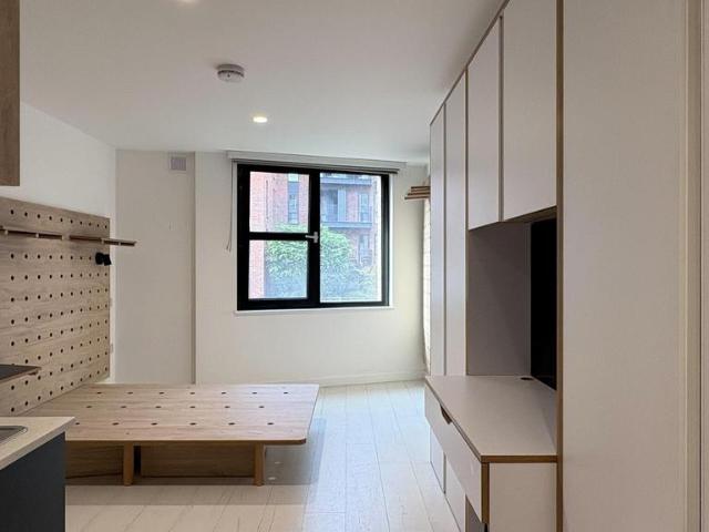 Commercial Road Studio to rent £1,675 pcm £387 pw