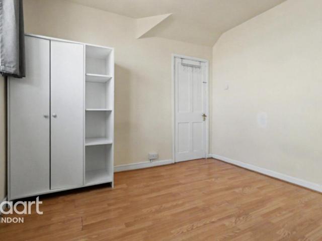 Commercial Road, SWINDON 2 bed apartment to rent £1,000 pcm £231 pw