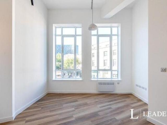 Commercial Road, Portsmouth, 2 Bedroom Flat
