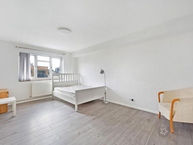 Commercial Road, Whitechapel E1, 3 bed flat to rent, £2,500 pcm | PrimeLocation