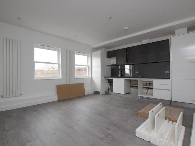 Commercial Road, Whitechapel, London 1 bed apartment to rent £1,850 pcm £427 pw
