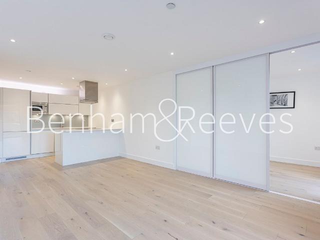 Commercial Street, Wapping E1, 2 bed flat to rent, £3,445 pcm | PrimeLocation