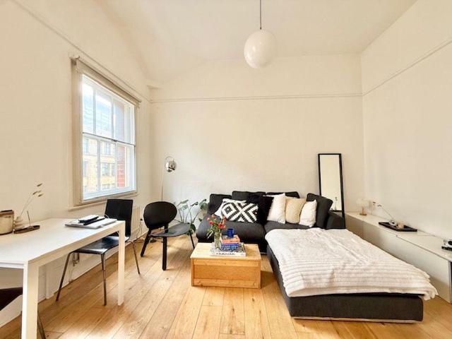 Commercial Street, E1 1 bed apartment to rent £2,200 pcm £508 pw