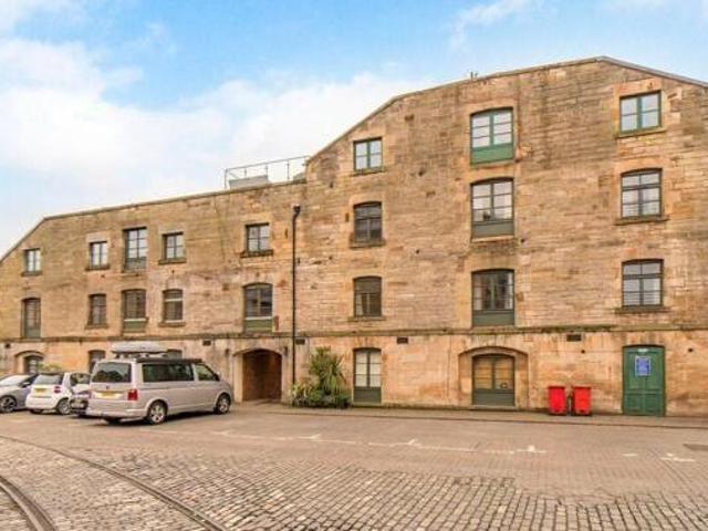 Commercial Street, Edinburgh, 2 Bedroom Flat