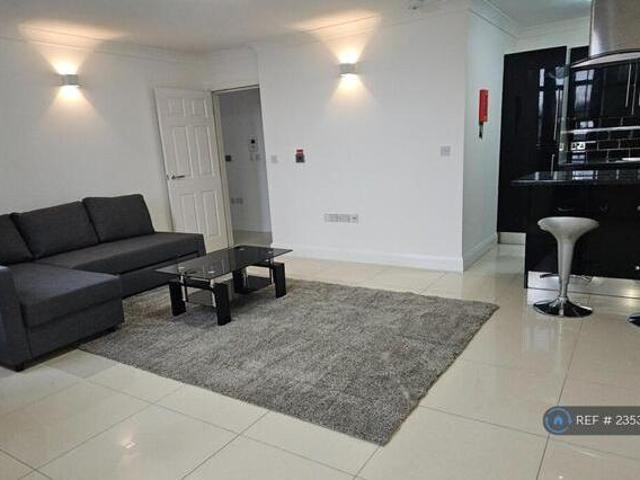 Commercial Street, London, 2 Bedroom Flat