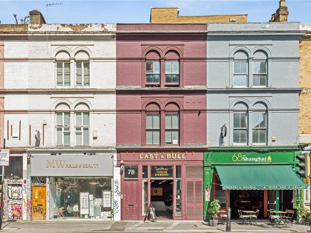 Commercial Street, London, E1 2 bed apartment to rent £3,300 pcm £762 pw