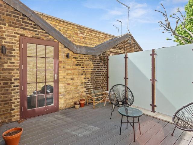 Commercial Street, London E1, 2 bed flat to rent, £3,300 pcm | PrimeLocation
