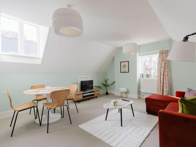 Commercial Street, London E1, 2 bed flat to rent, £3,300 pcm | PrimeLocation