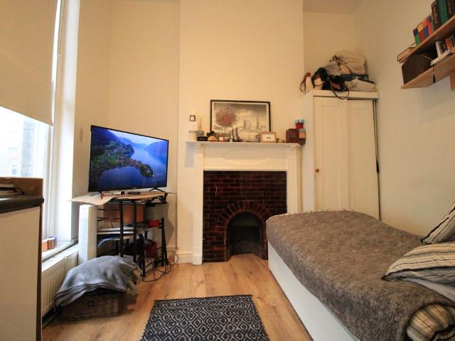 Commercial Street, London E1, Studio to rent, £1,390 pcm | PrimeLocation