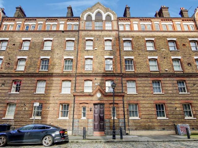 Commercial Street, Shoreditch. 1 bed flat to rent £3,000 pcm £692 pw