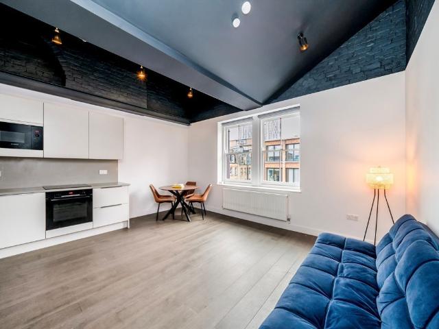 Commercial Street, Spitalfields E1, 2 bed flat to rent, £3,300 pcm | PrimeLocation
