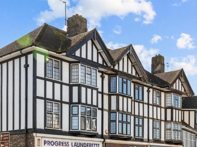 Commercial Square, Haywards Heath 3 bed flat to rent £1,575 pcm £363 pw