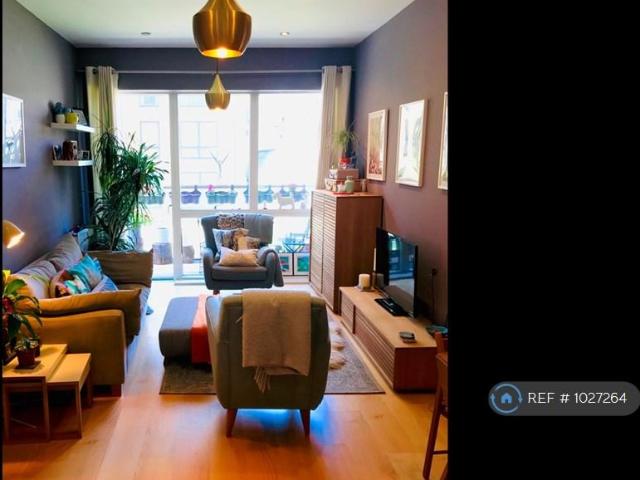 Commercial Wharf, London, E8 1 bed flat to rent £2,300 pcm £531 pw