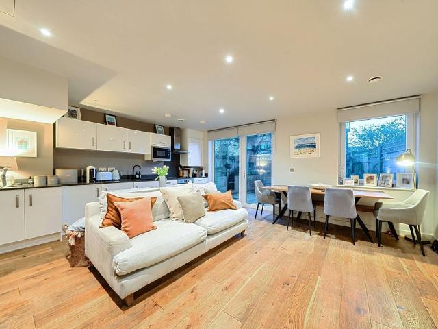 Commerell Street, London SE10, 3 bed flat to rent, £2,700 pcm | PrimeLocation