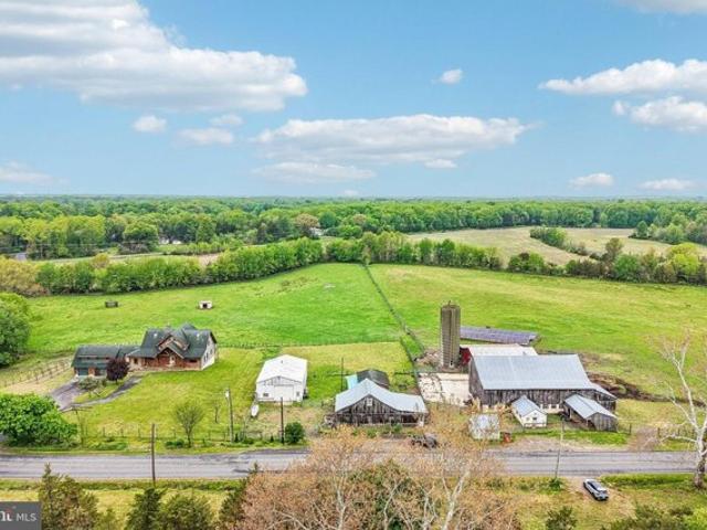 Commissioners Pike, Woodstown, Farm House For