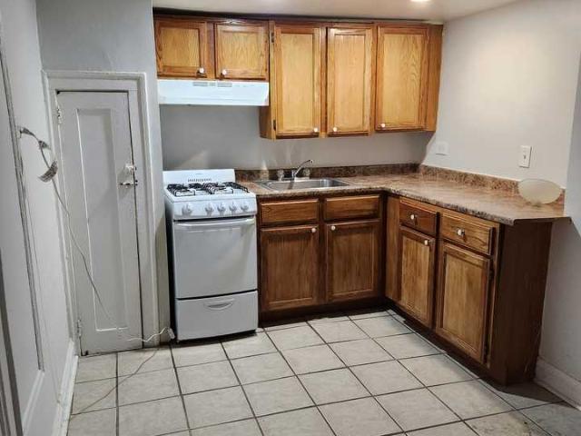Commonwealth Apartments Studio Apartment for Rent at 2322 North Commonwealth Avenue, Chicago, IL 60614 Lincoln Park