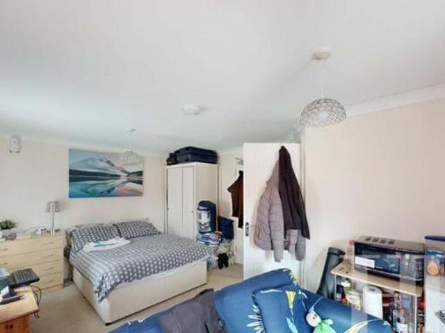 Commonwealth Drive, Crawley, 1 Bedroom House