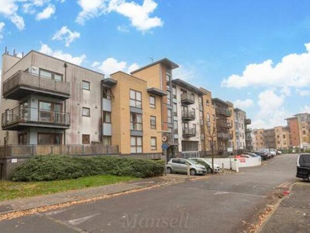 Commonwealth Drive, Howlands Court, 2 Bedroom Flat