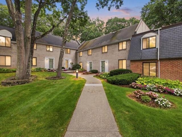 Commons Dr Apt,shrewsbury, Condo For Sale