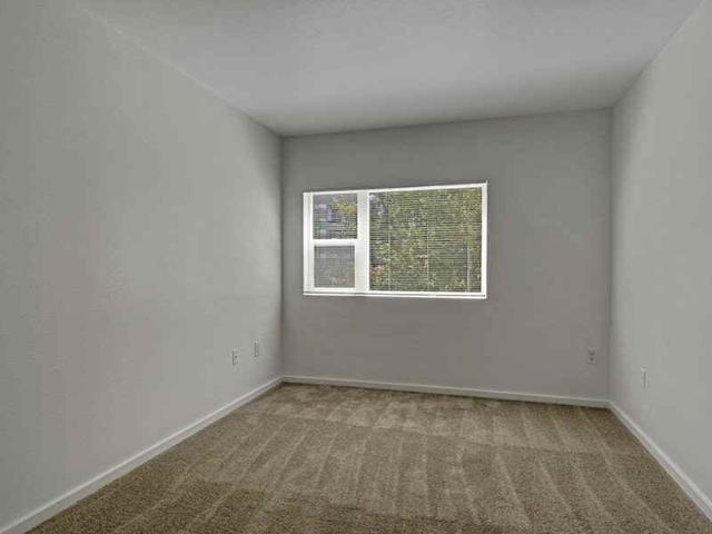 Commons 1 Bedroom Apartment for Rent at 5800 Ne Center Commons Way, Portland, OR 97213 North Tabor