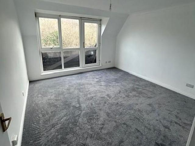 Commonside Close, Sutton SM2 2 bed flat to rent £1,650 pcm £381 pw