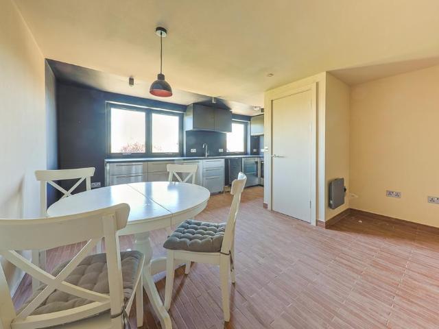 Commonside East, Mitcham, CR4 3 bed flat to rent £2,200 pcm £508 pw