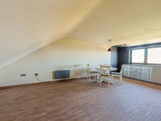Commonside East, Mitcham CR4, 3 bed flat to rent, £2,200 pcm | PrimeLocation