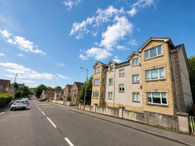 Commonside Street, Airdrie ML6, 2 bed flat to rent, £850 pcm | PrimeLocation