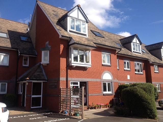 Commodore Court, Captains Place. 2 bed apartment to rent £1,150 pcm £265 pw