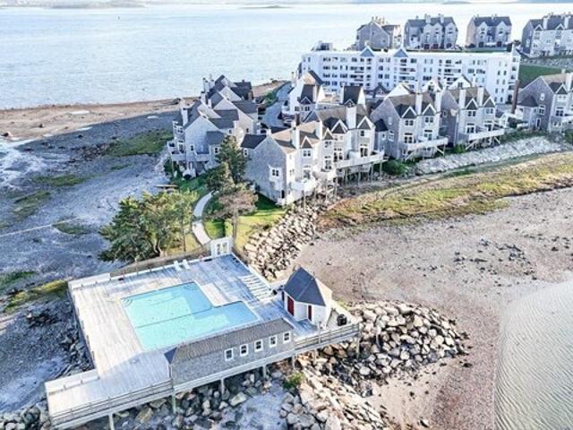 Commodore Ct Apt,hull, Condo For Sale
