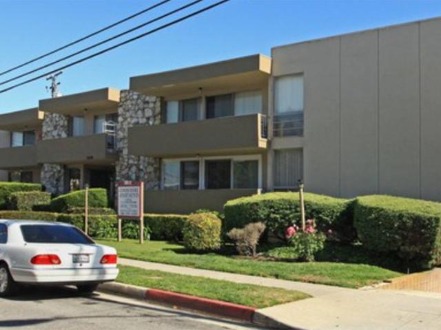Commodore Apartments