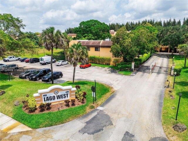 Commodore Dr Apt,plantation, Condo For Sale