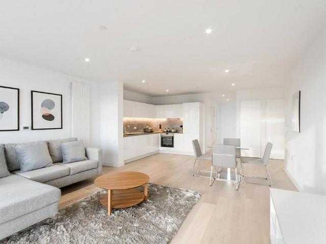 Commodore House, Admiralty Avenue. 1 bed apartment to rent £2,150 pcm £496 pw