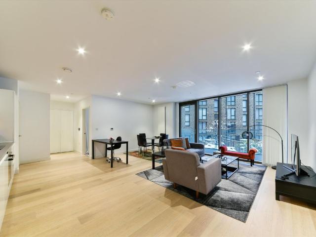 Commodore House, Admiralty Avenue, London E16, 1 bed flat to rent, £2,492 pcm | PrimeLocation