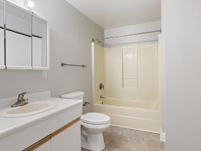 Commodore Perry Apartments 1 Bedroom Apartment for Rent at 505 Jefferson Ave, Toledo, OH 43604 Downtown Toledo