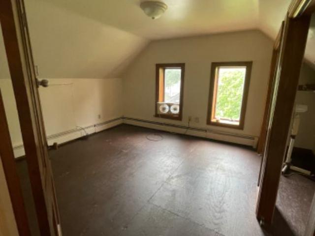 Communal Living: Large Private Room for RENT Aug