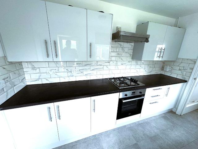 Como Street, Romford RM7, 1 bed flat to rent, £1,500 pcm | PrimeLocation