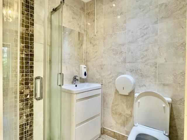 Como Street, Romford 2 bed ground floor flat to rent £1,750 pcm £404 pw