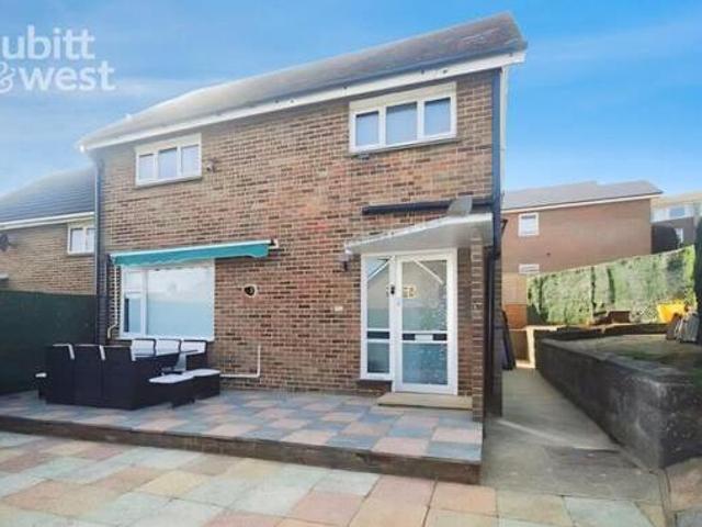 Company Lets Welcome, Foxdown Road, 5 Bedroom End
