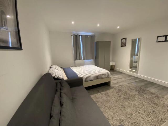 Compact Ensuite
