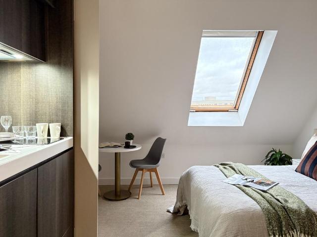 Compact Studio at Gravity Co. Studio to rent £1,280 pcm £295 pw