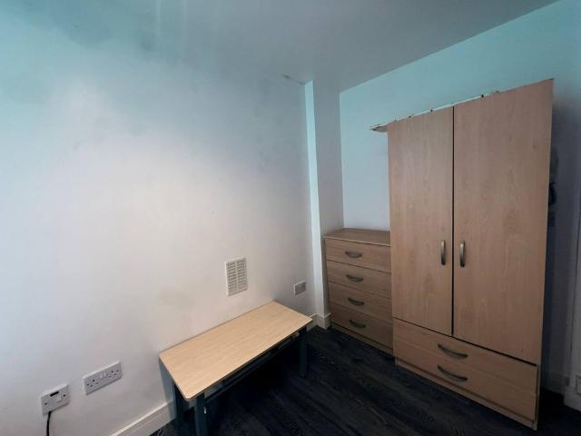 Compact size studio flat for single person high road ilford