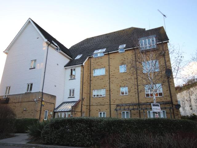 Compass Court, Gravesend DA11, 2 bed flat to rent, £1,250 pcm | PrimeLocation