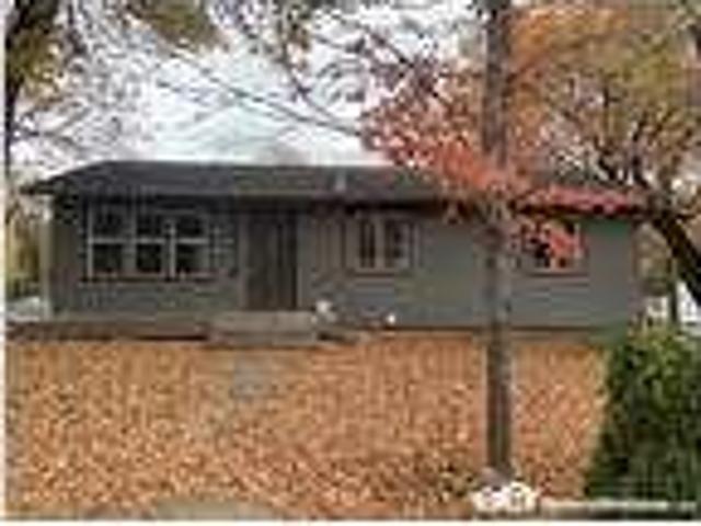 Completely and Beautifully Remodeled SFH in Mound Available NOW!