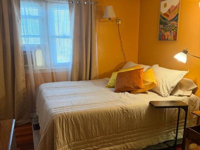 Completely furnished, well maintained room!