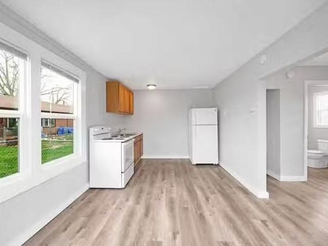Completely Remodeled Studio Unit! Pets OK. 123 Se 97th Ave