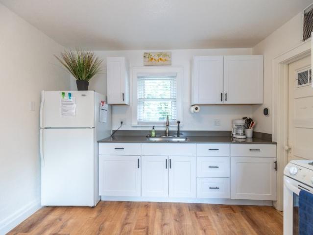 Completely renovated studio Casita! Modern retrea