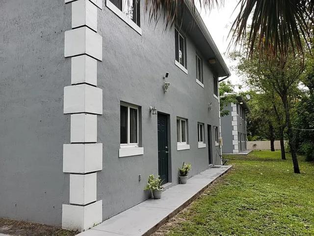 COMPLEX BISCAYNE GARDENS