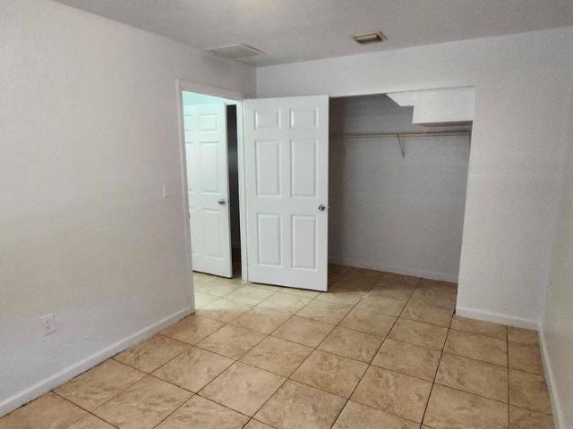 COMPLEX BISCAYNE GARDENS 4 Bedroom Apartment for Rent at 14040 Ne 2nd Ave, Miami, FL 33161