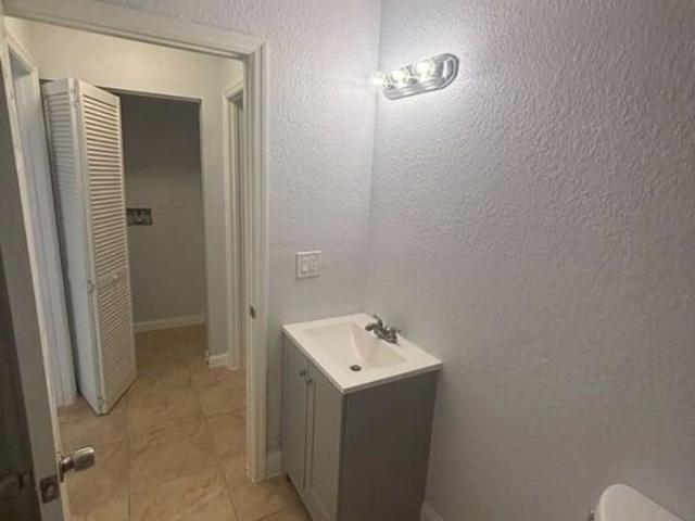 COMPLEX BISCAYNE GARDENS 4 Bedroom Apartment for Rent at 14040 Ne 2nd Ave, Miami, FL 33161